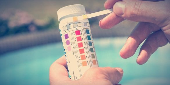 How To Read Hot Tub Test Strips [Testing PH Levels] | HotTubReviews.co.uk